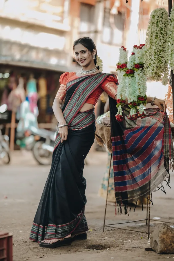 DEVIKA TEXTILES Black Orissa Border Narayan Oris Orissa Border ...